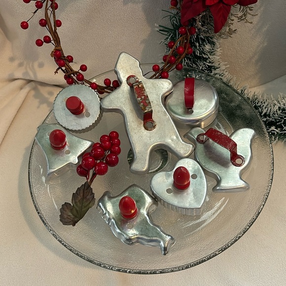 Vintage | Holiday | Vintage Red Wooden Handle Aluminum Cookie Cutter ...